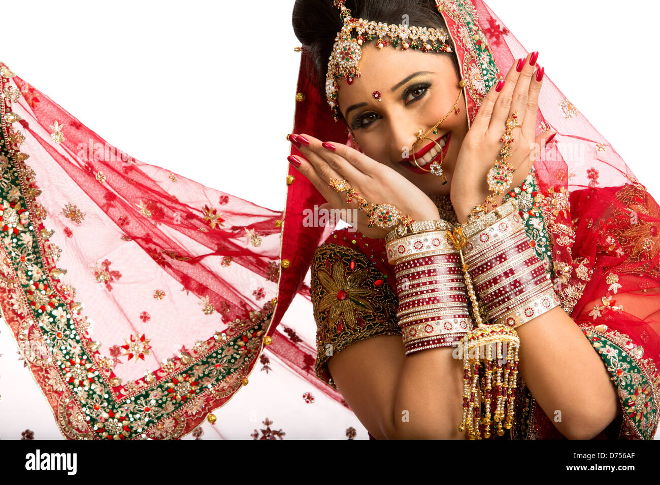 Smiling Indian bride in traditional wedding dress Stock Photo - Alamy