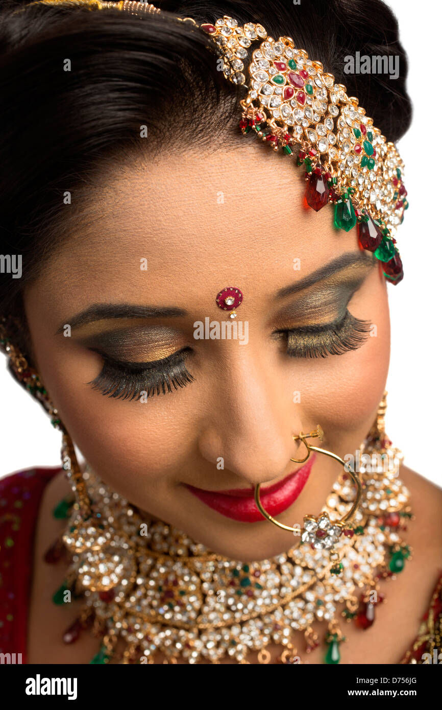 Smiling Indian bride in traditional wedding dress Stock Photo - Alamy