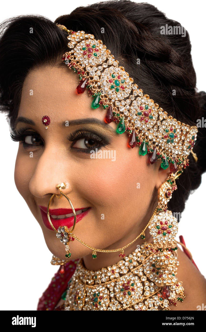 Smiling Indian bride in traditional wedding dress Stock Photo - Alamy