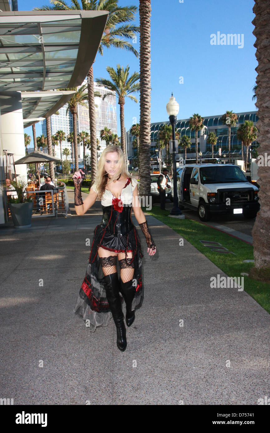 Paula Labaredas dressed as Lilah from Jonah Hex posing outside the Omni ...