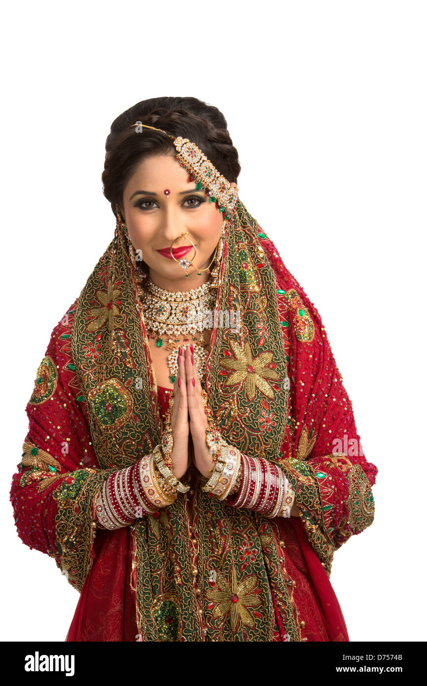 Smiling Indian bride in traditional wedding dress Stock Photo - Alamy