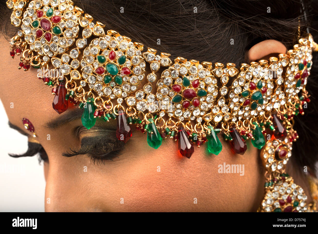 Indian bride in traditional wedding dress Stock Photo - Alamy