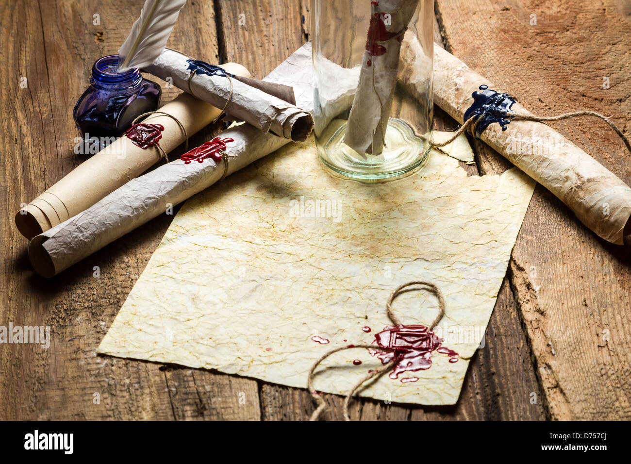 Old fashioned bottle of ink hi-res stock photography and images - Alamy