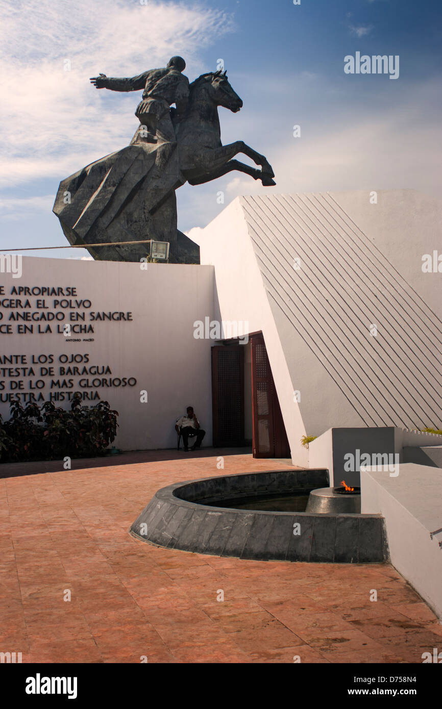 The Eternal Flame behind the statue of General Maceo, Revolutionary ...