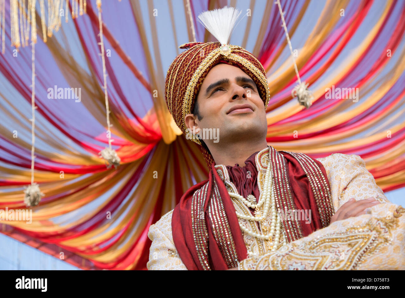 Indian groom in traditional wedding outfit in mandap Stock Photo - Alamy