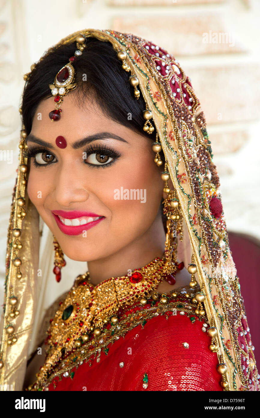 Portrait of an Indian bride in traditional wedding dress Stock Photo ...