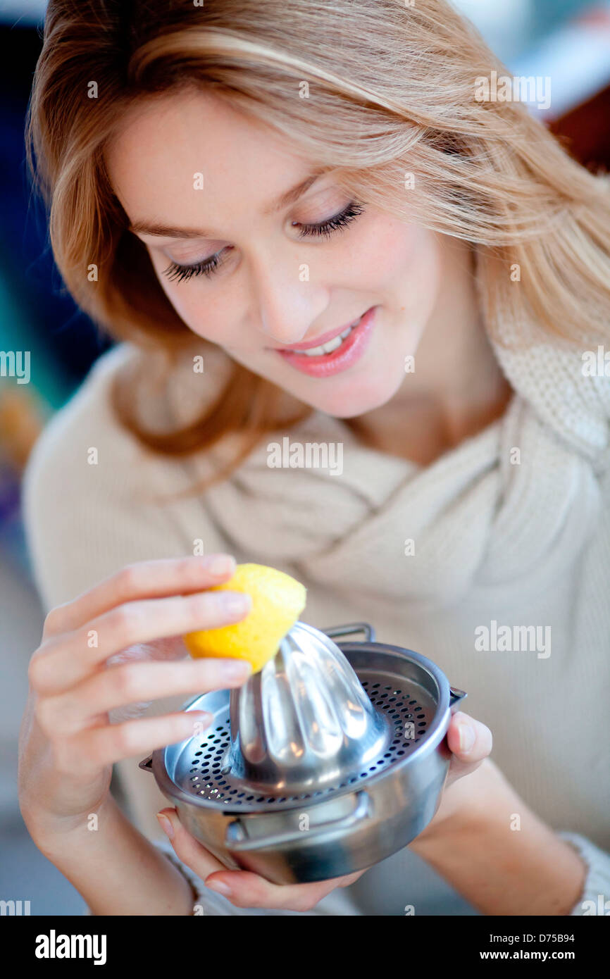 Woman squeezer squeezing orange juice hi-res stock photography and images - Alamy