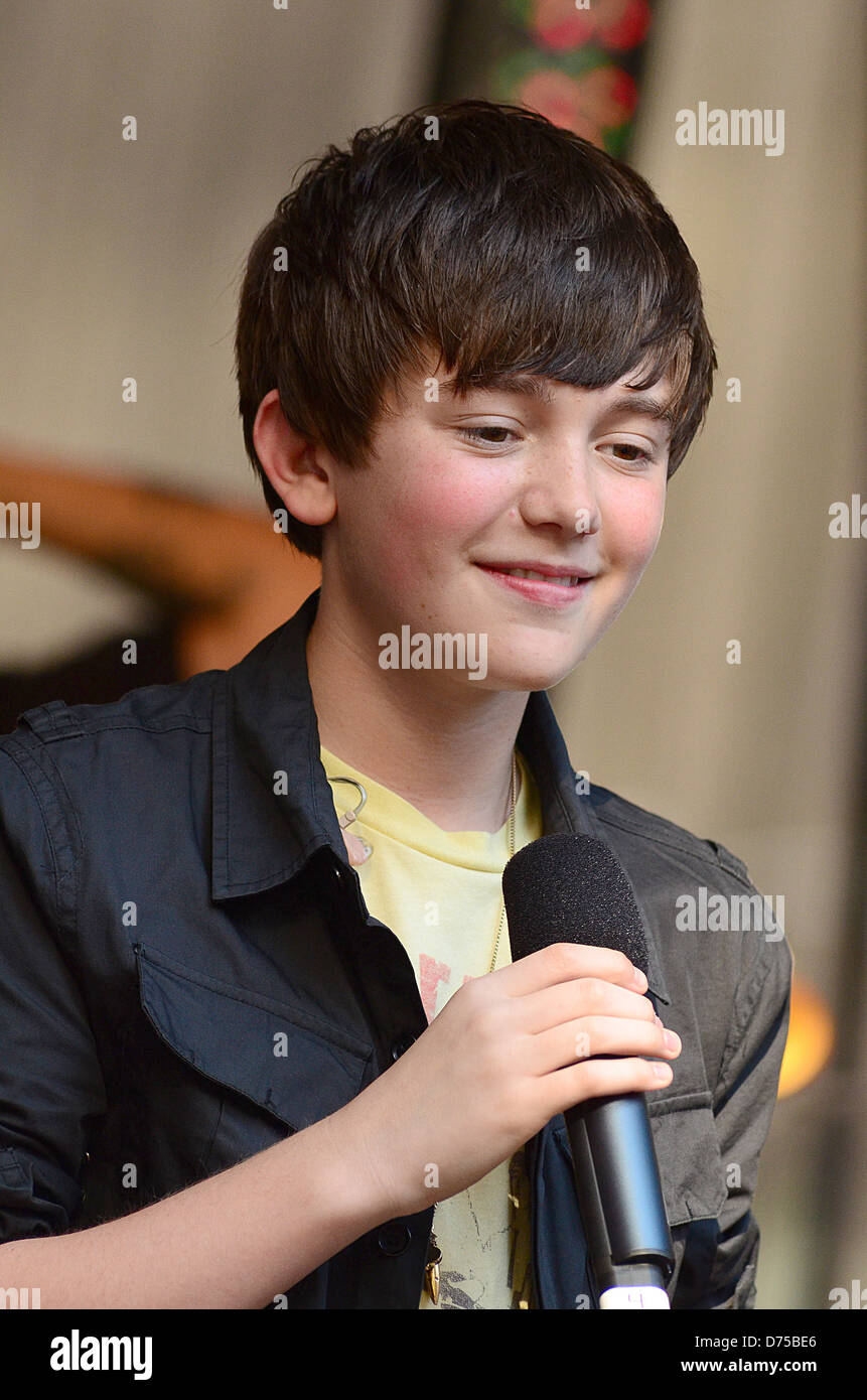 Greyson chance singer hi-res stock photography and images - Alamy