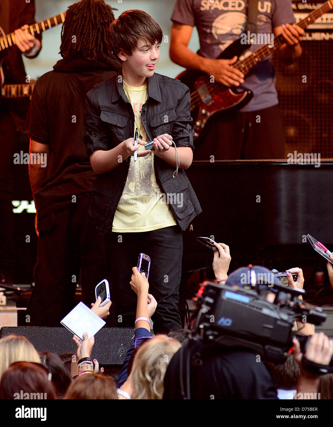 Greyson chance singer hi-res stock photography and images - Alamy