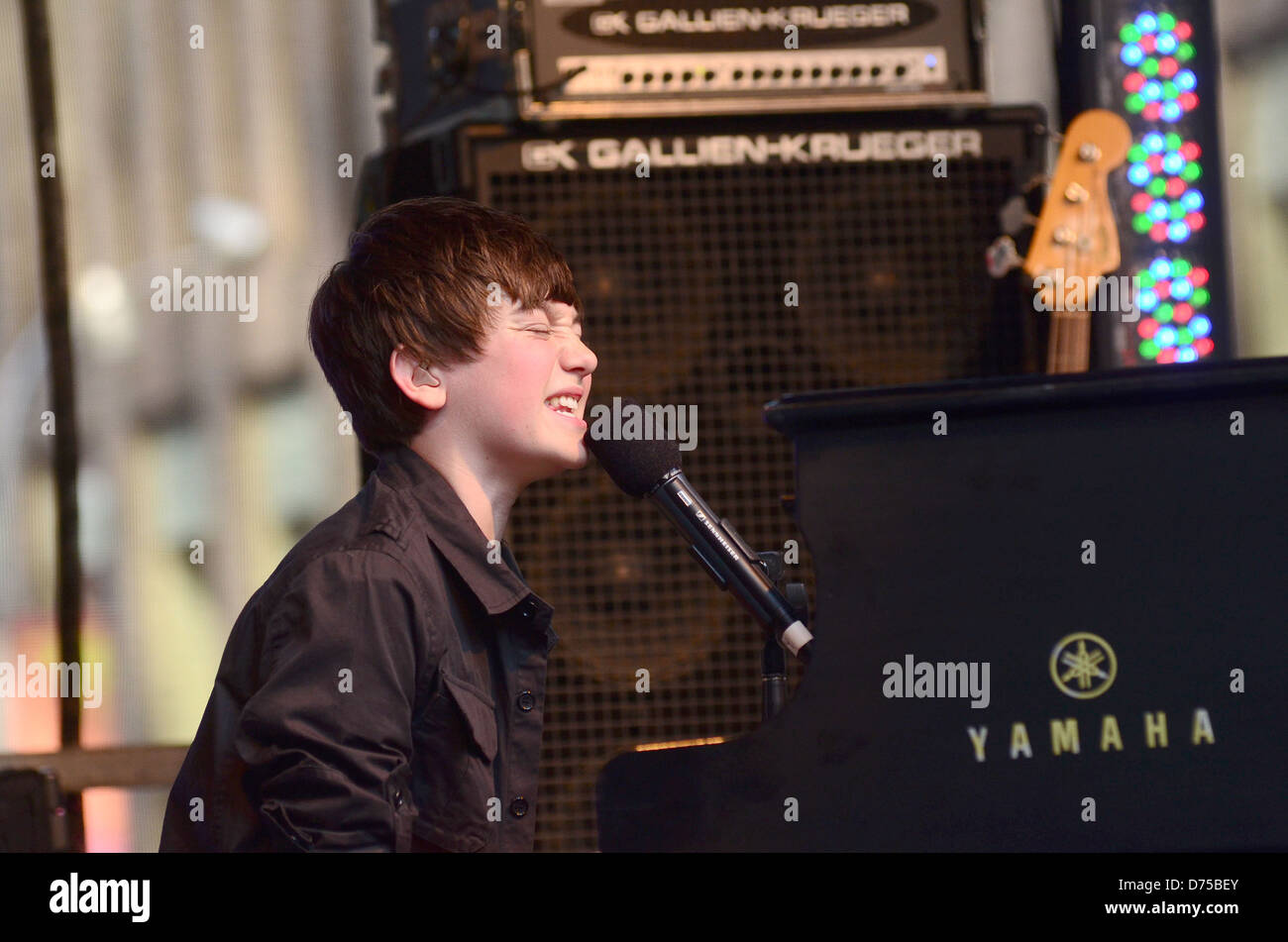 Greyson chance singer hi-res stock photography and images - Alamy