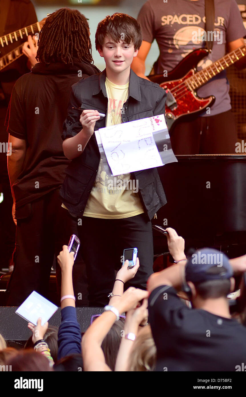 Greyson chance singer hi-res stock photography and images - Alamy