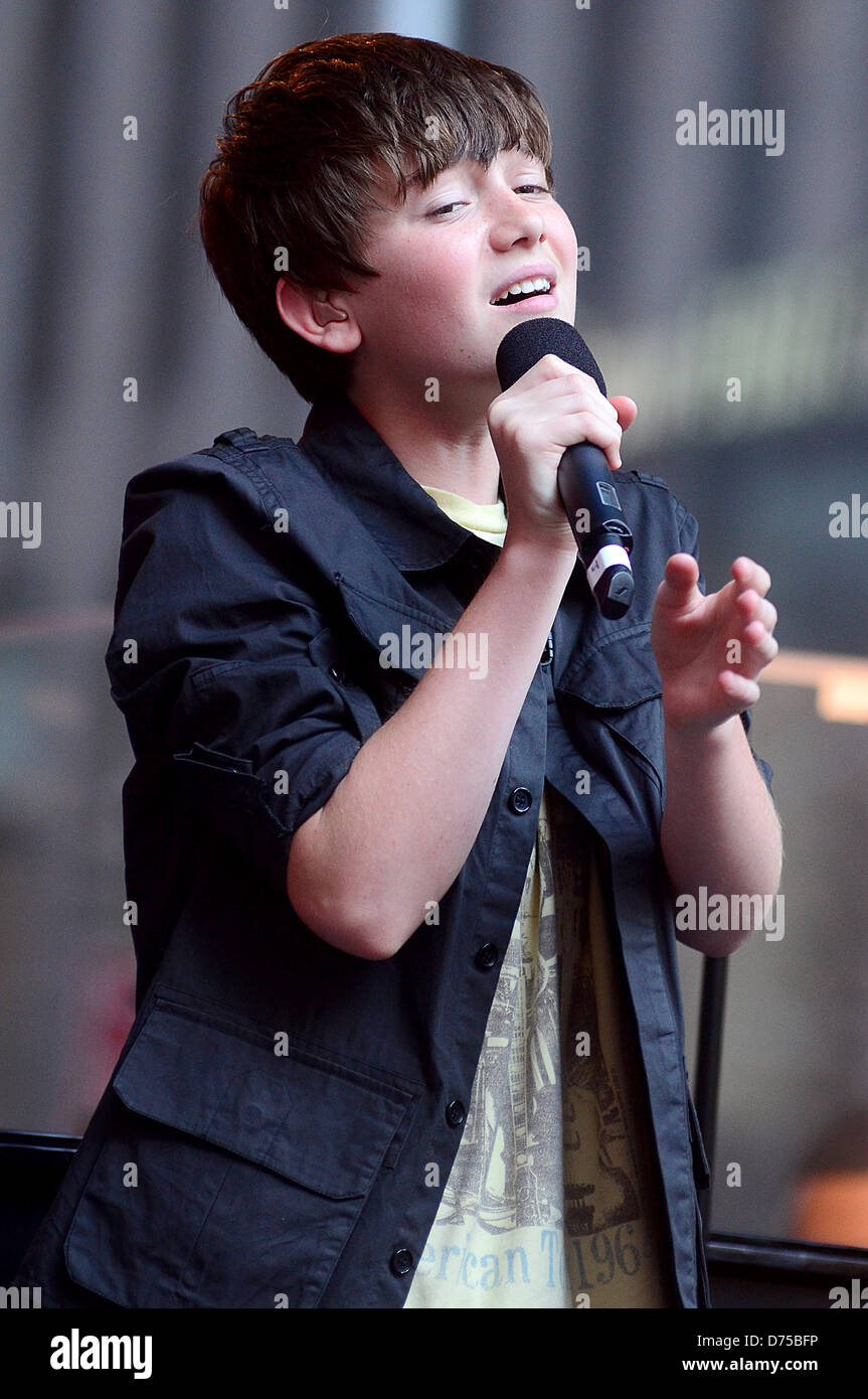 Greyson chance singer hi-res stock photography and images - Alamy