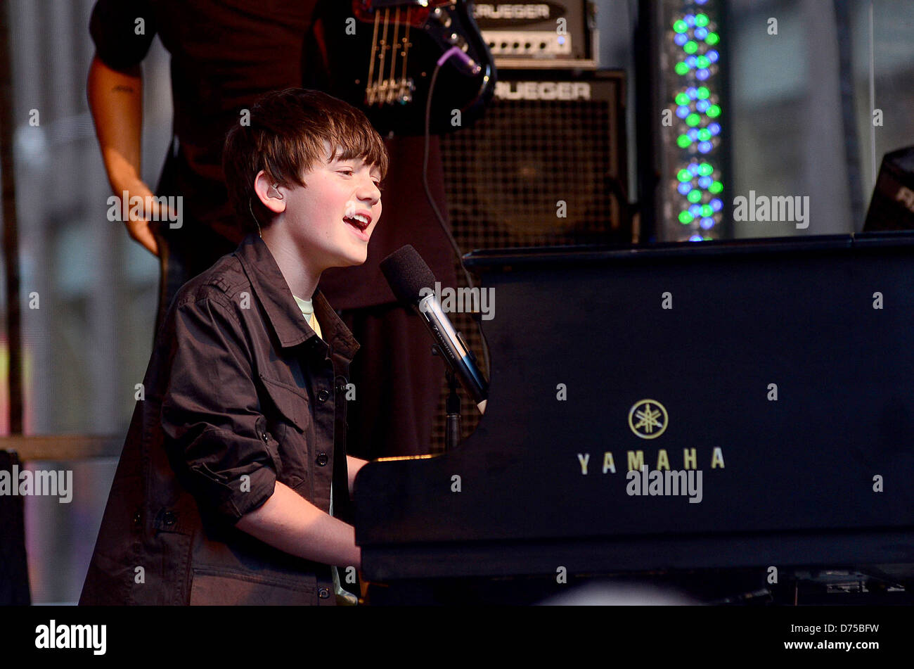 Greyson chance singer hi-res stock photography and images - Alamy