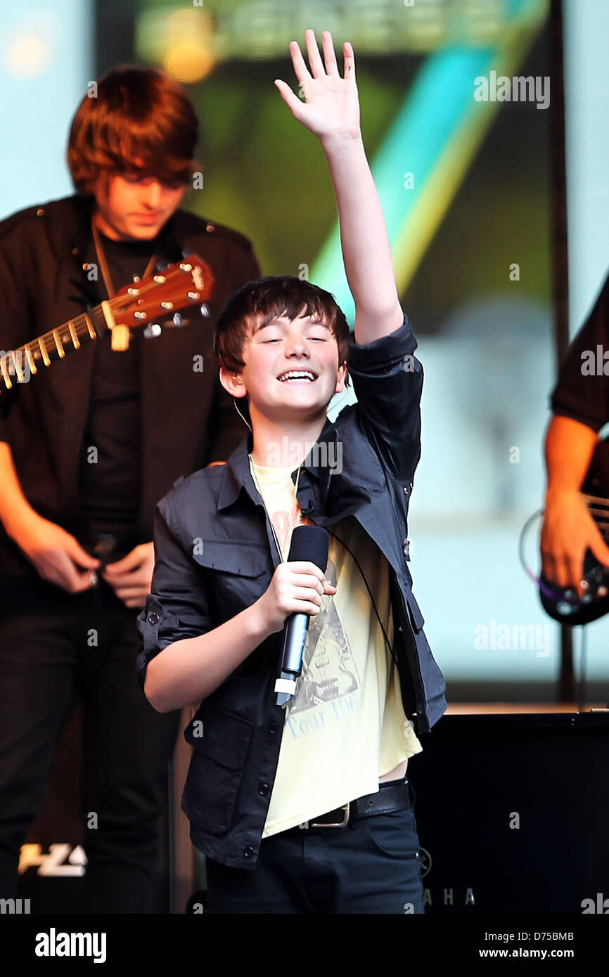 Greyson chance singer hi-res stock photography and images - Alamy
