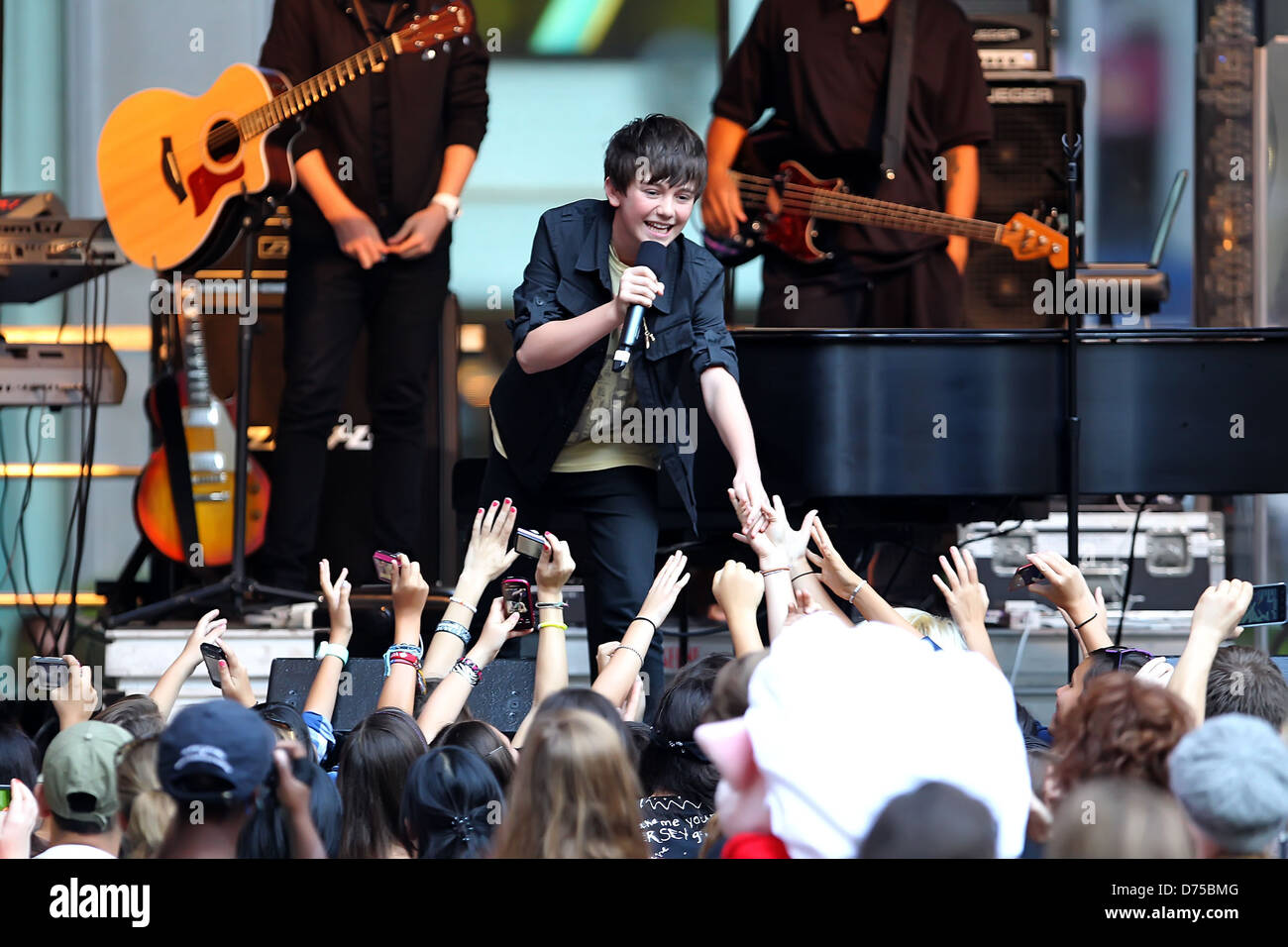 Greyson chance singer hi-res stock photography and images - Alamy