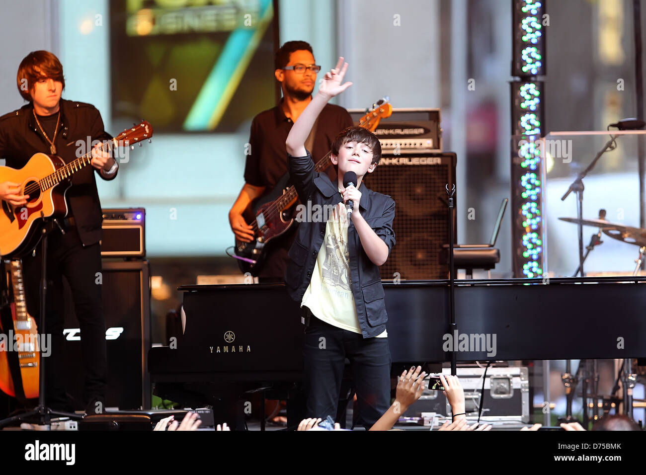 Greyson chance singer hi-res stock photography and images - Alamy