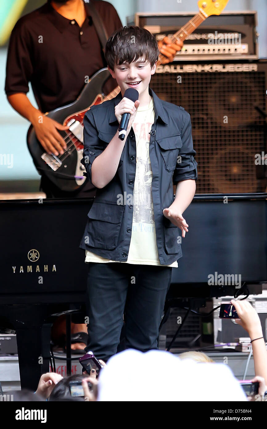 Greyson chance singer hi-res stock photography and images - Alamy