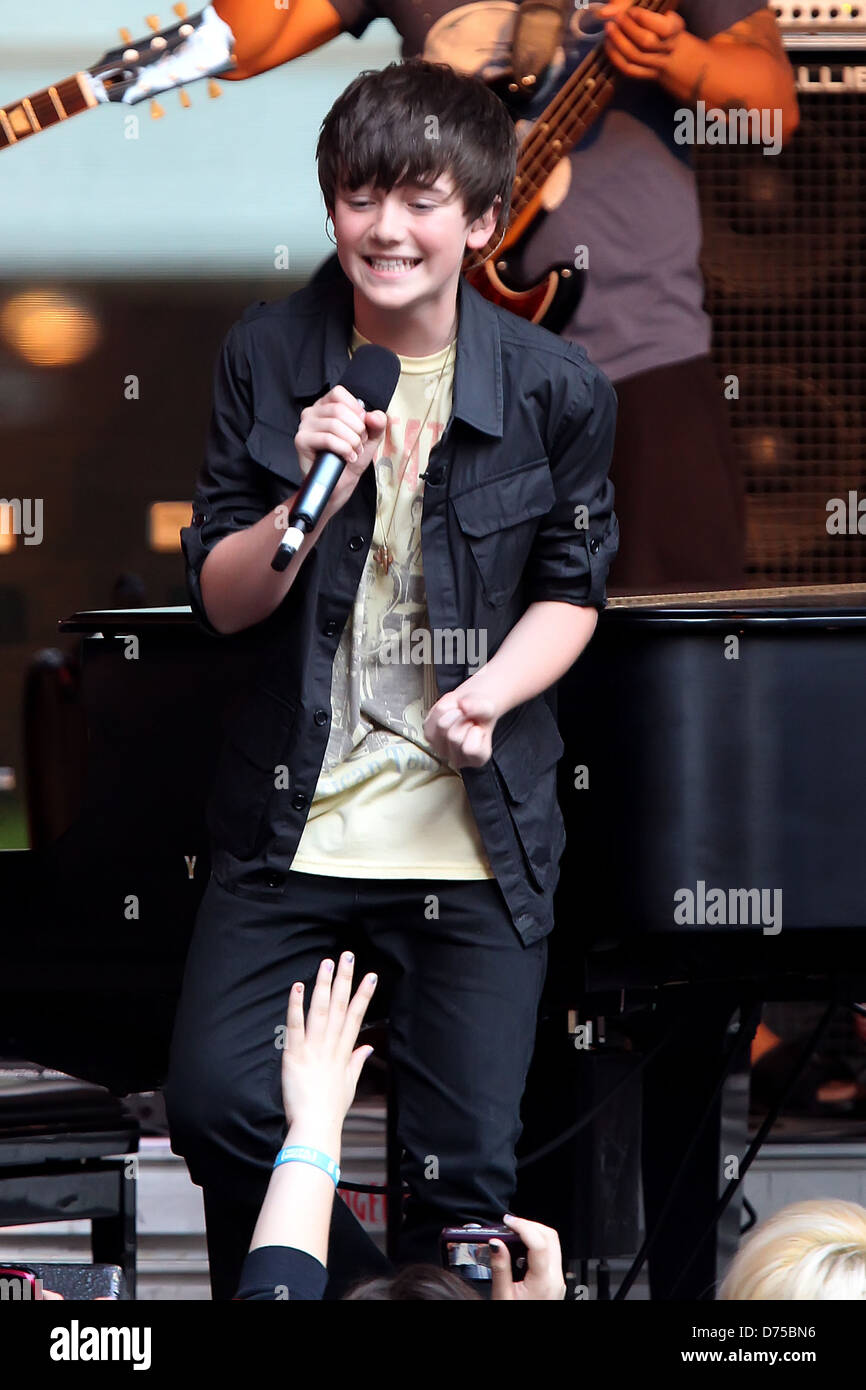 Greyson chance singer hi-res stock photography and images - Alamy