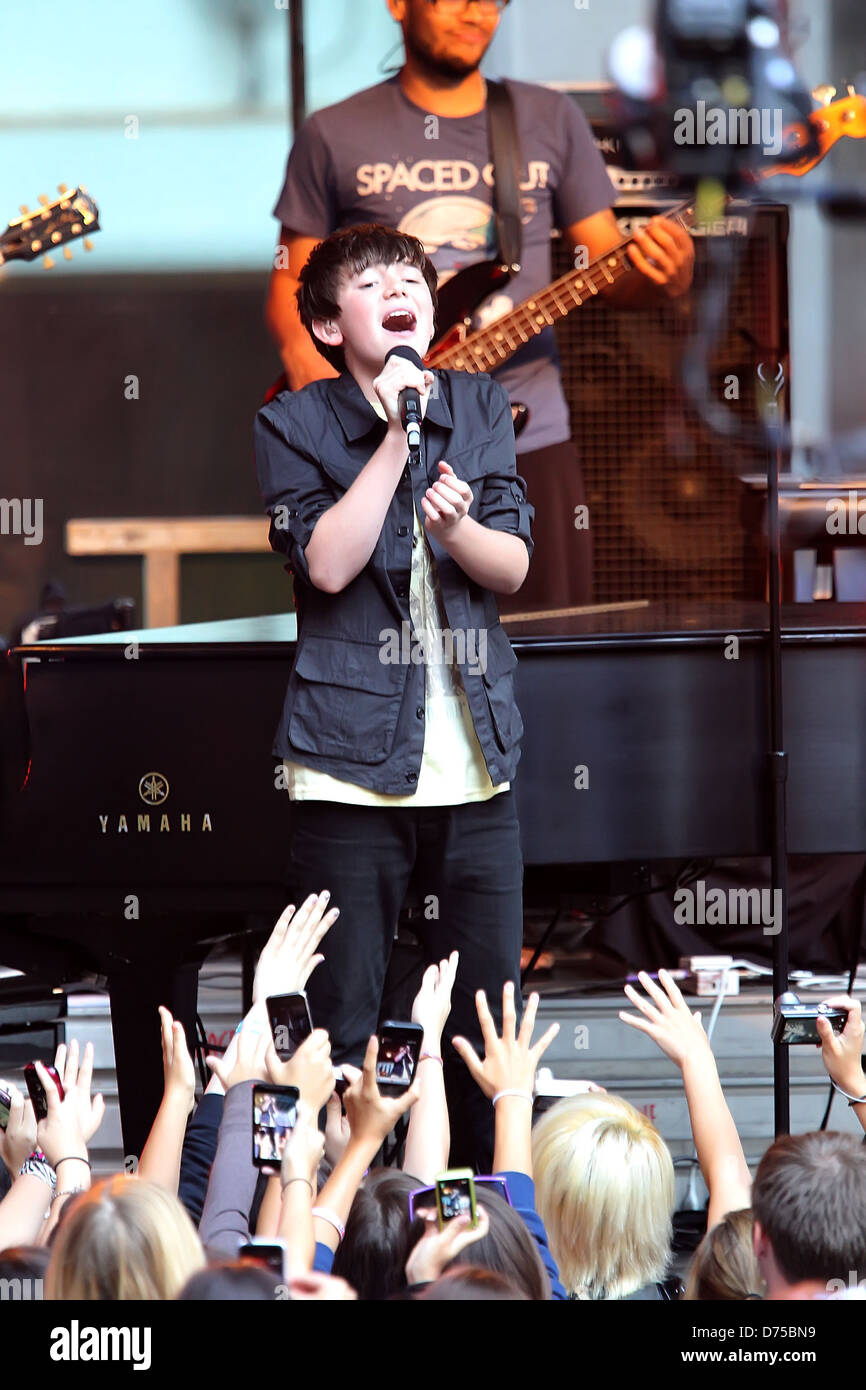 Greyson chance singer hi-res stock photography and images - Alamy