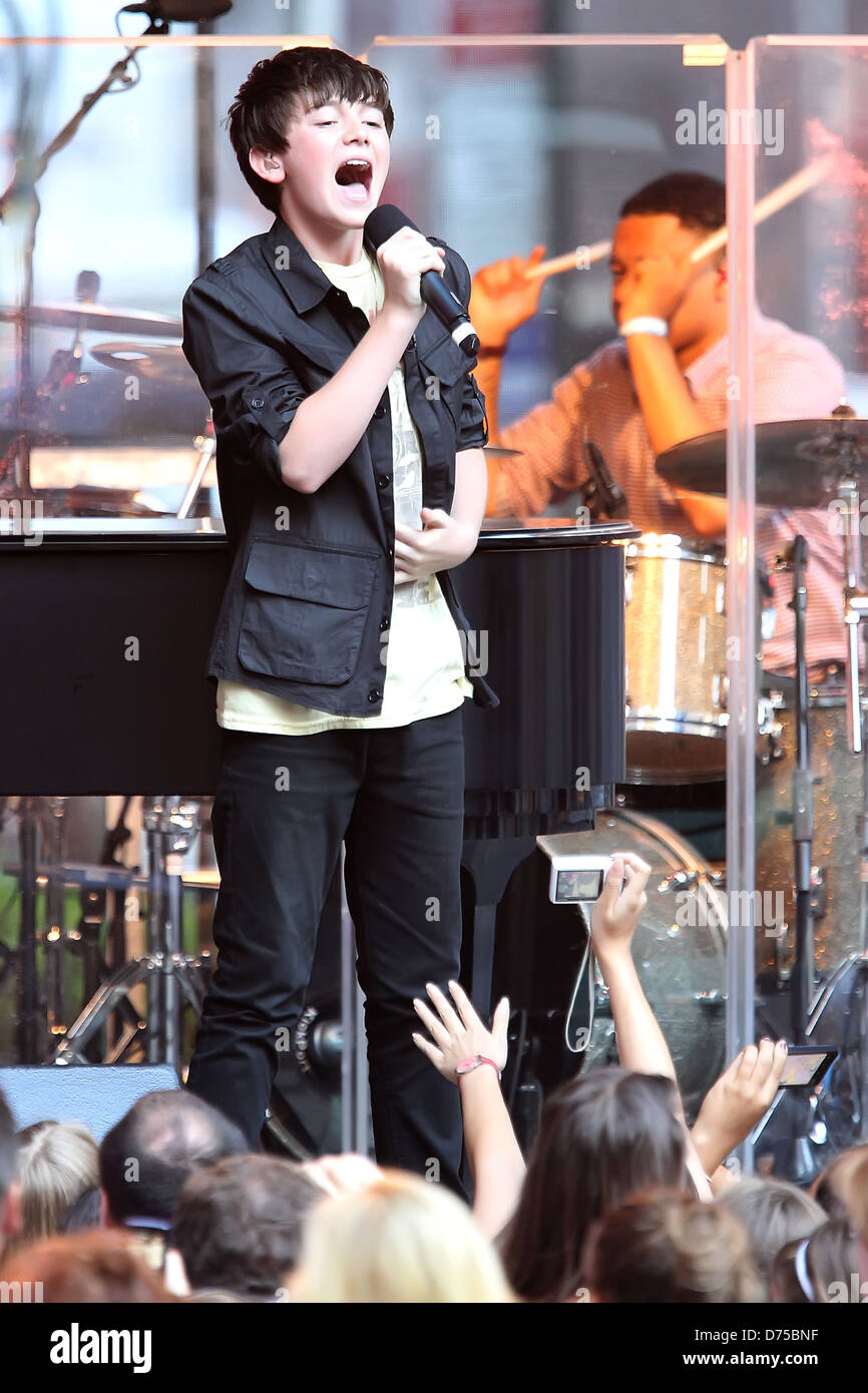 Greyson chance singer hi-res stock photography and images - Alamy