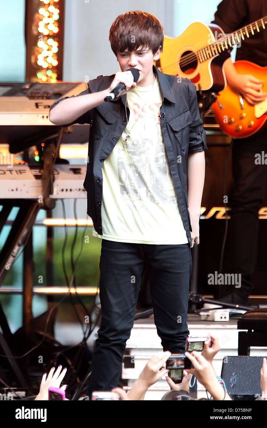 Greyson chance singer hi-res stock photography and images - Alamy