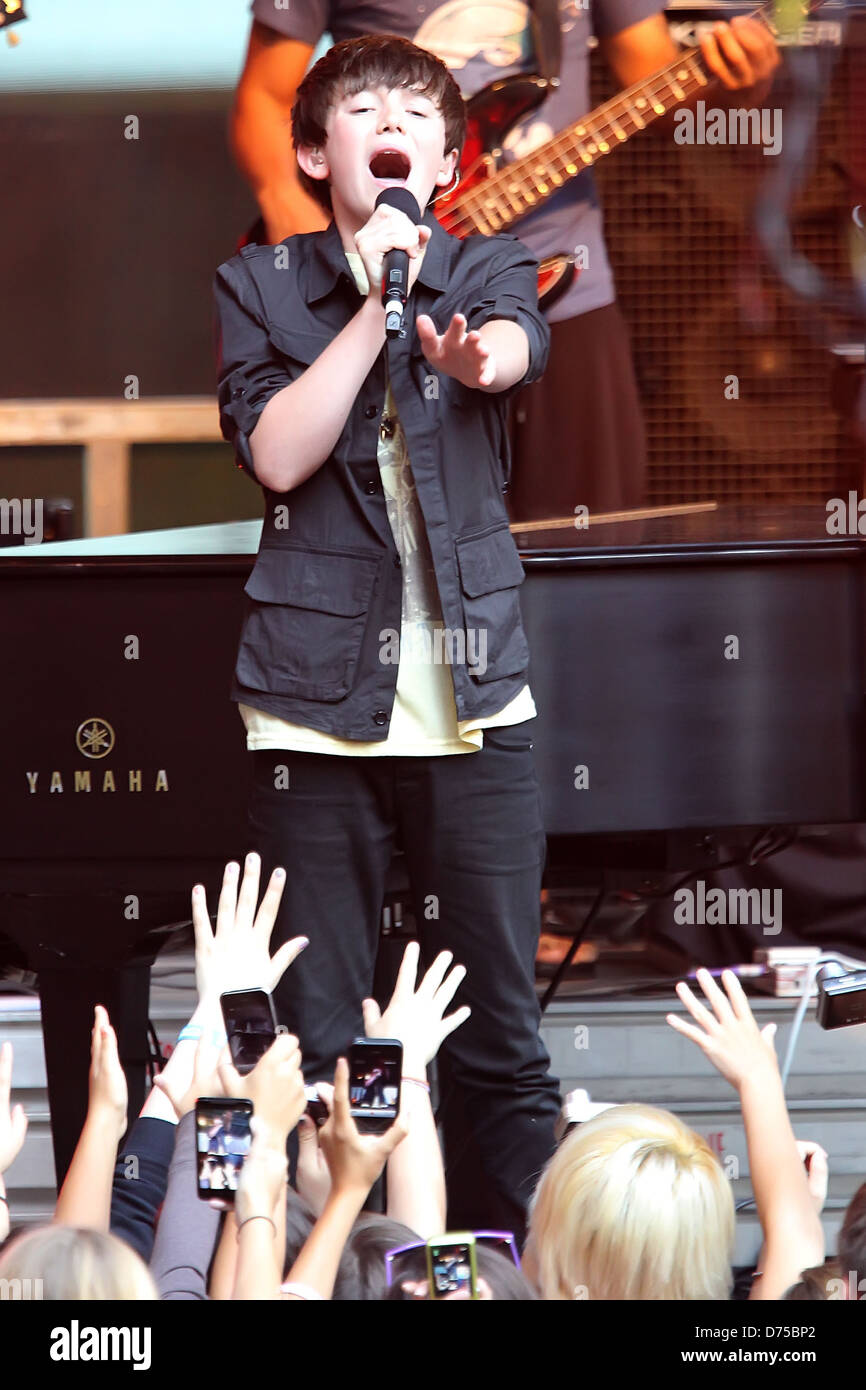 Greyson chance singer hi-res stock photography and images - Alamy