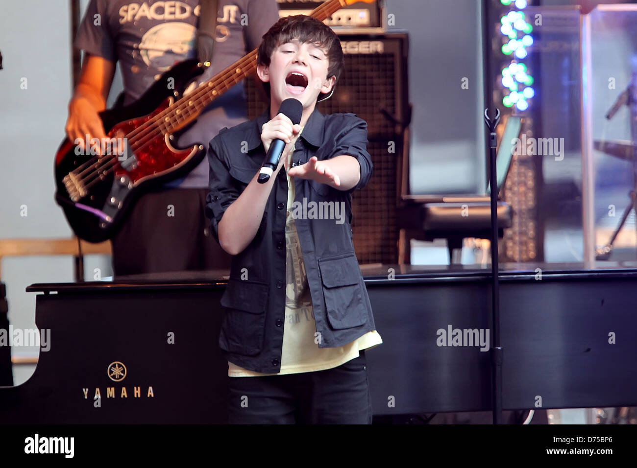 Greyson chance singer hi-res stock photography and images - Alamy