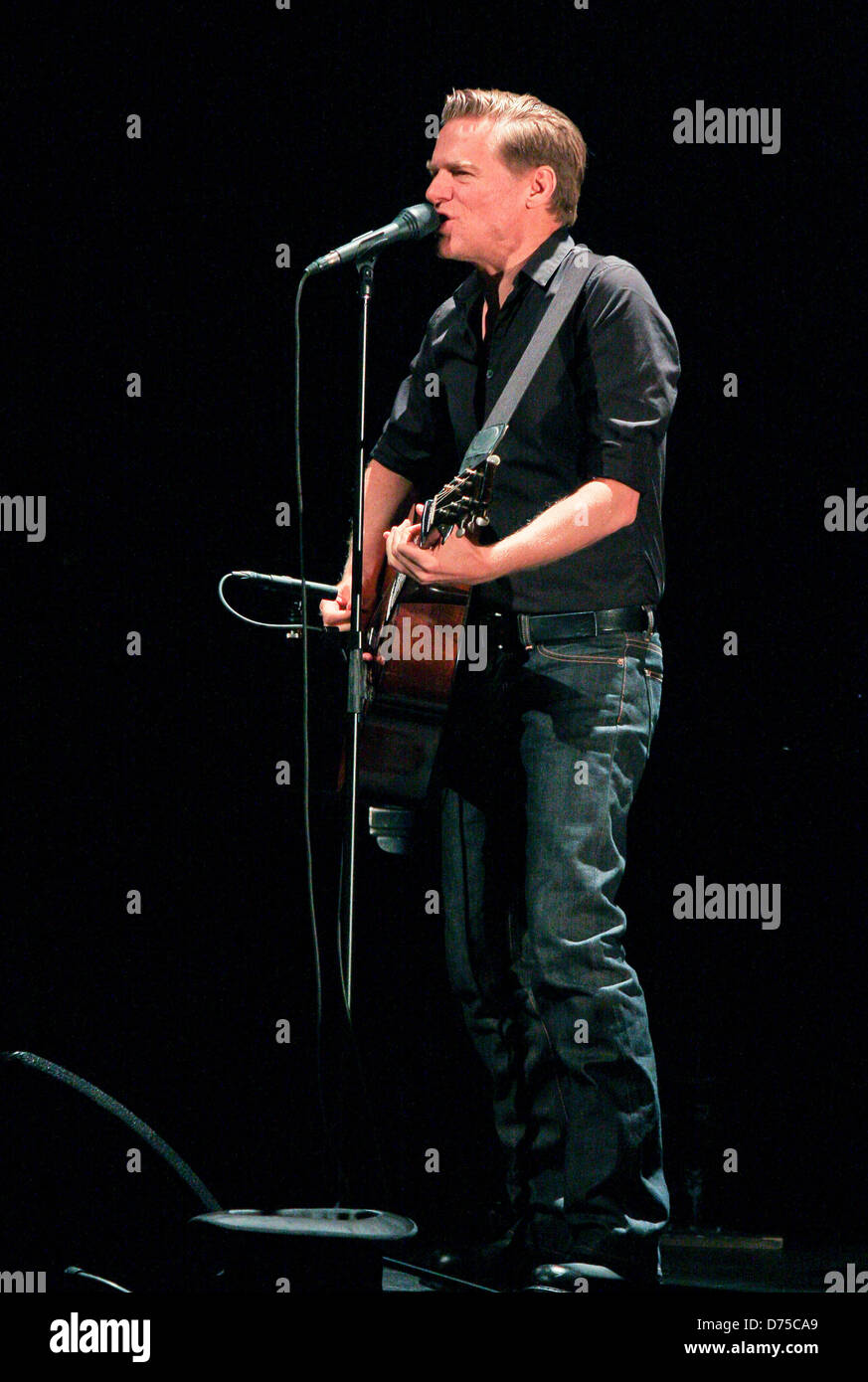 Bryan Adams Bare Bones