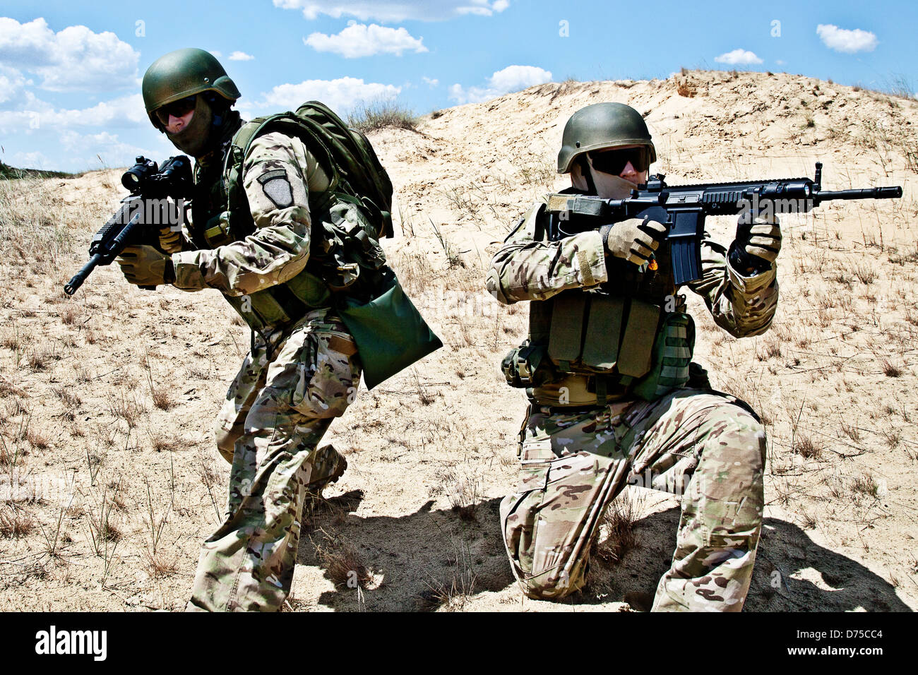 Army desert running hi-res stock photography and images - Alamy