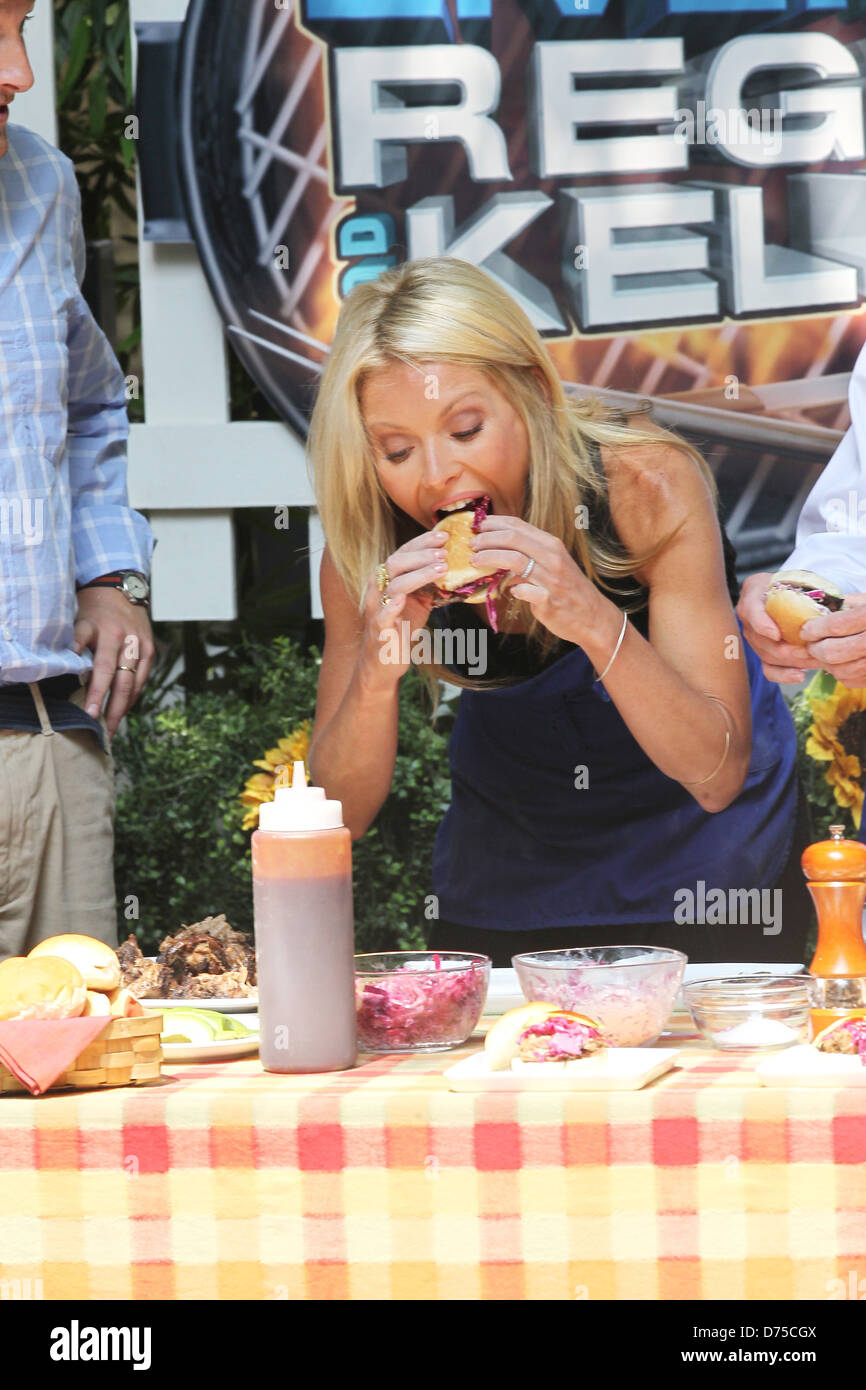 Kelly ripa cooking segment outside hi-res stock photography and images ...