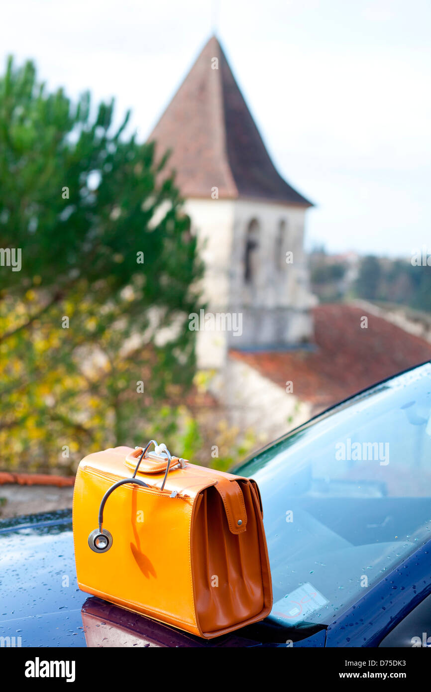 Doctor in rural area hi-res stock photography and images - Alamy