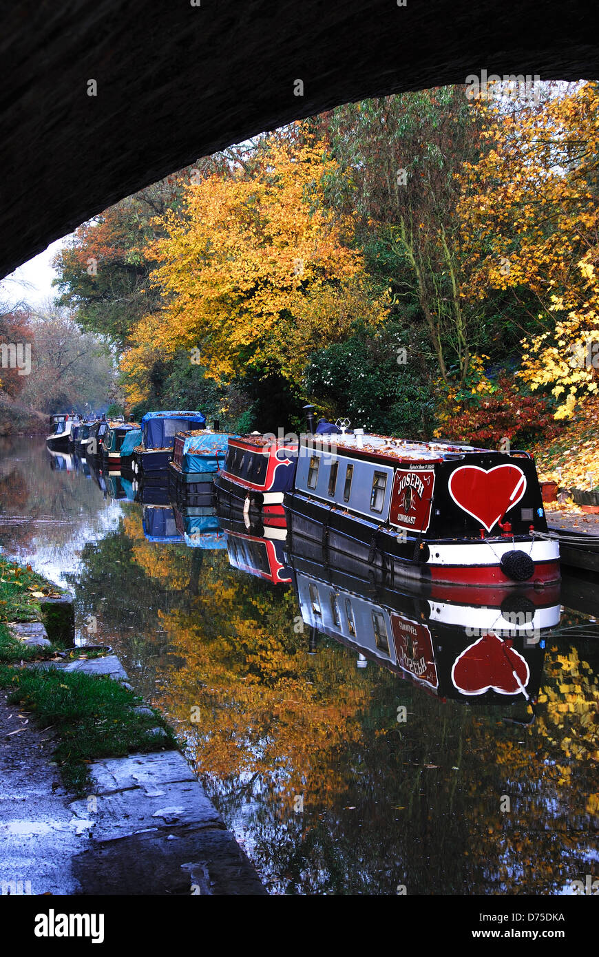 Narrow boats kennet and avon canal hi-res stock photography and images ...