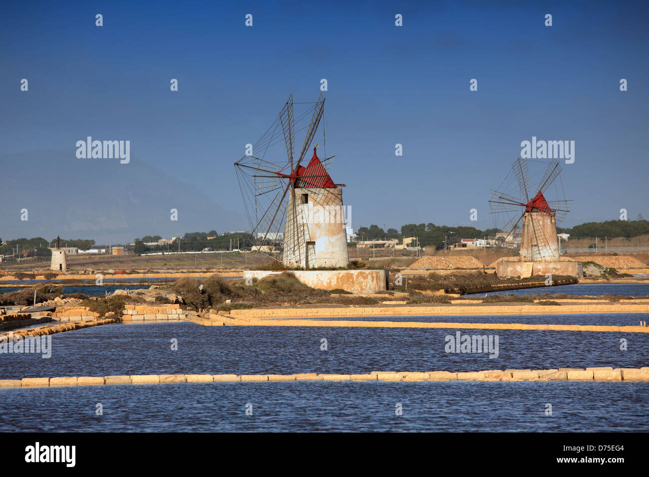 Windmill sicily trapani history hi-res stock photography and images - Alamy