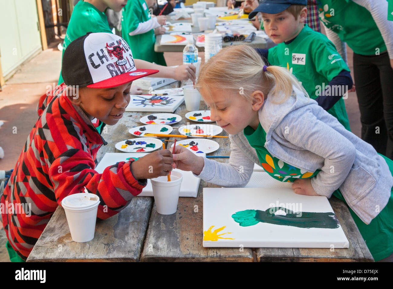 Children painting hi-res stock photography and images - Alamy
