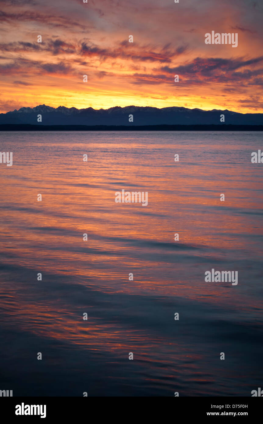 Sunset over the Puget Sound at Picnic Point County Park, Snohomish ...