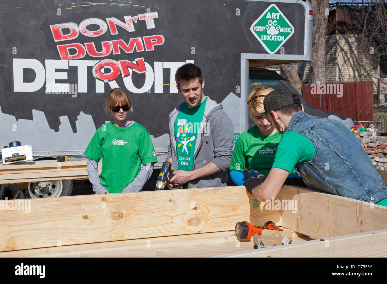 Volunteers build raised boxes for a community garden Stock Photo - Alamy