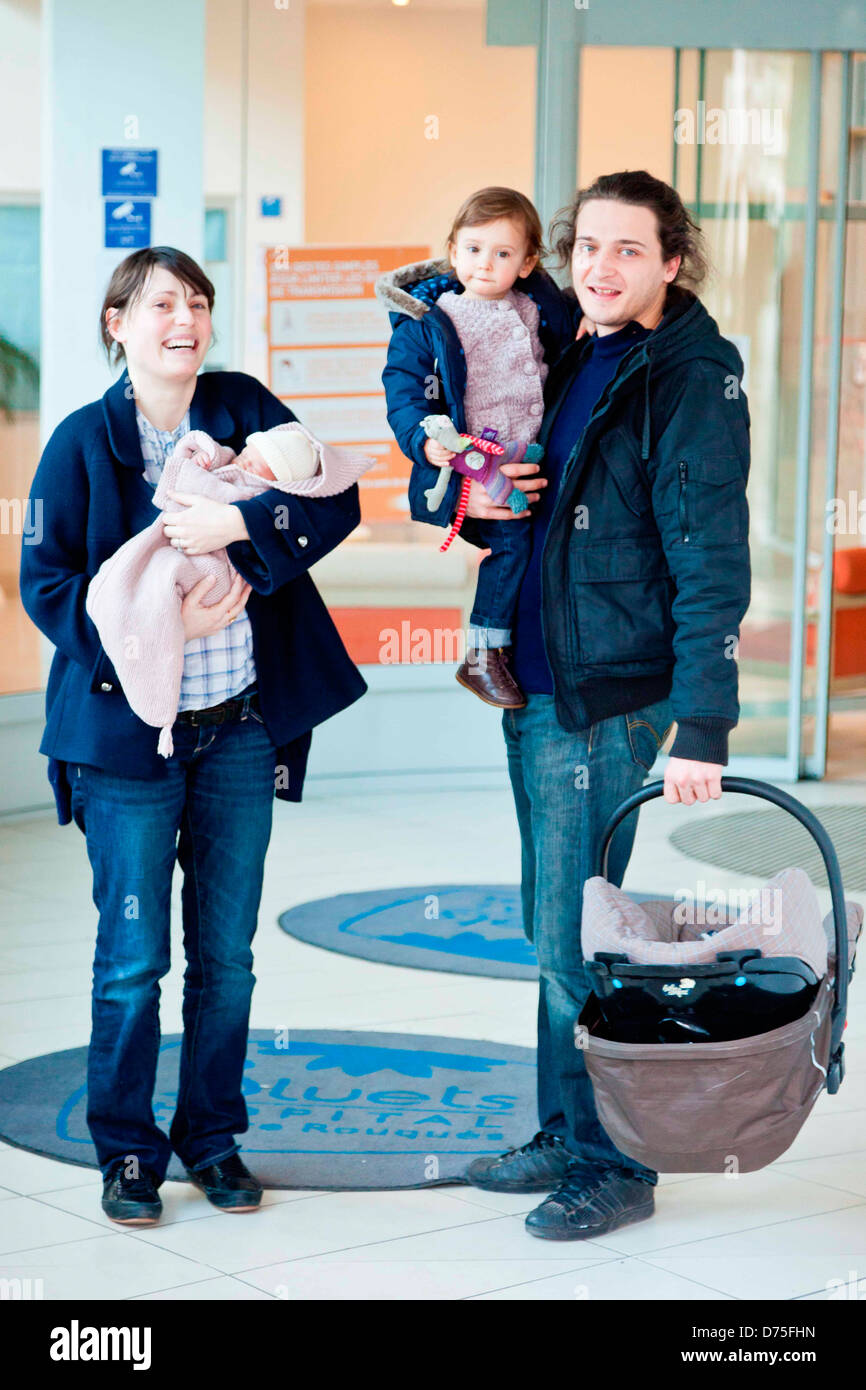 Newborn baby leaving hospital hi-res stock photography and images - Alamy