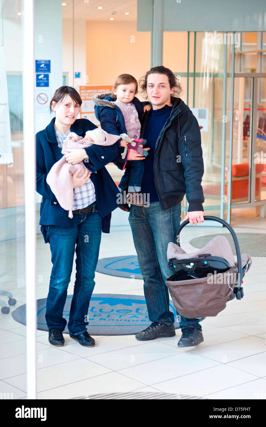 Newborn baby leaving hospital hi-res stock photography and images - Alamy