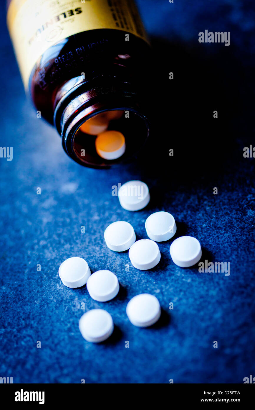 Tablets of selenium, a trace element with antioxydant properties Stock ...