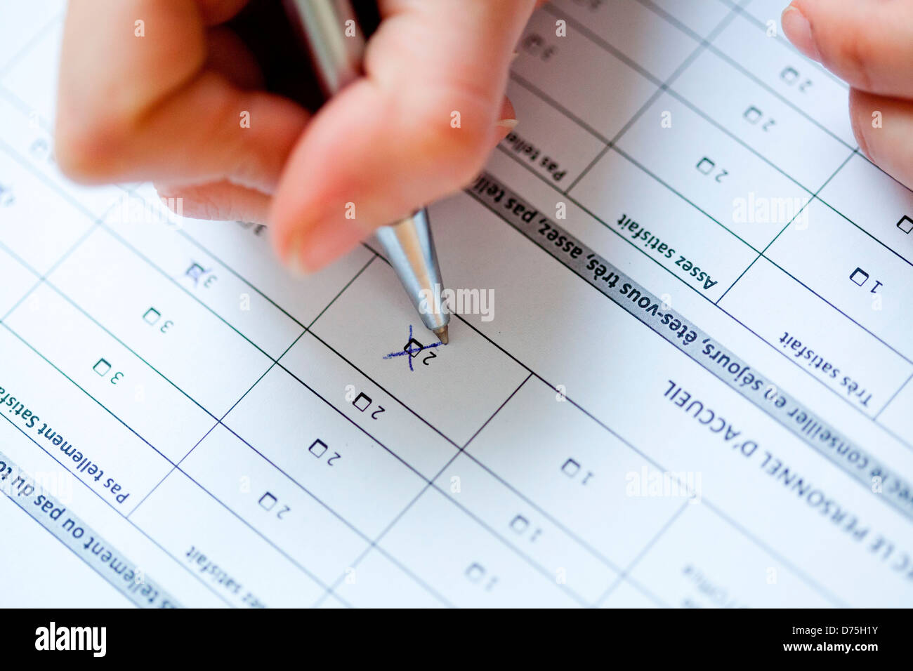 woman filling questionnaire Stock Photo - Alamy