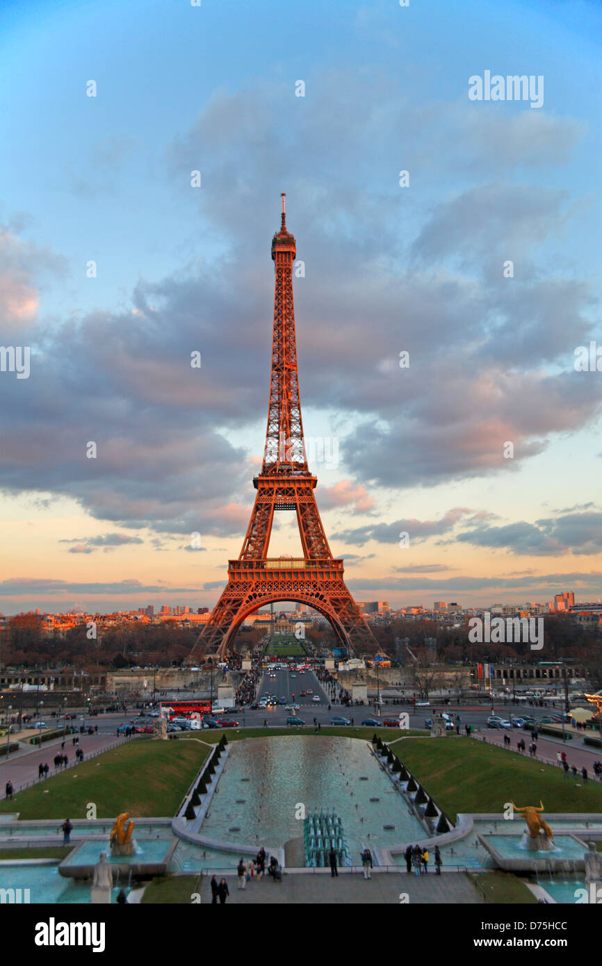 Paris building tower hi-res stock photography and images - Alamy