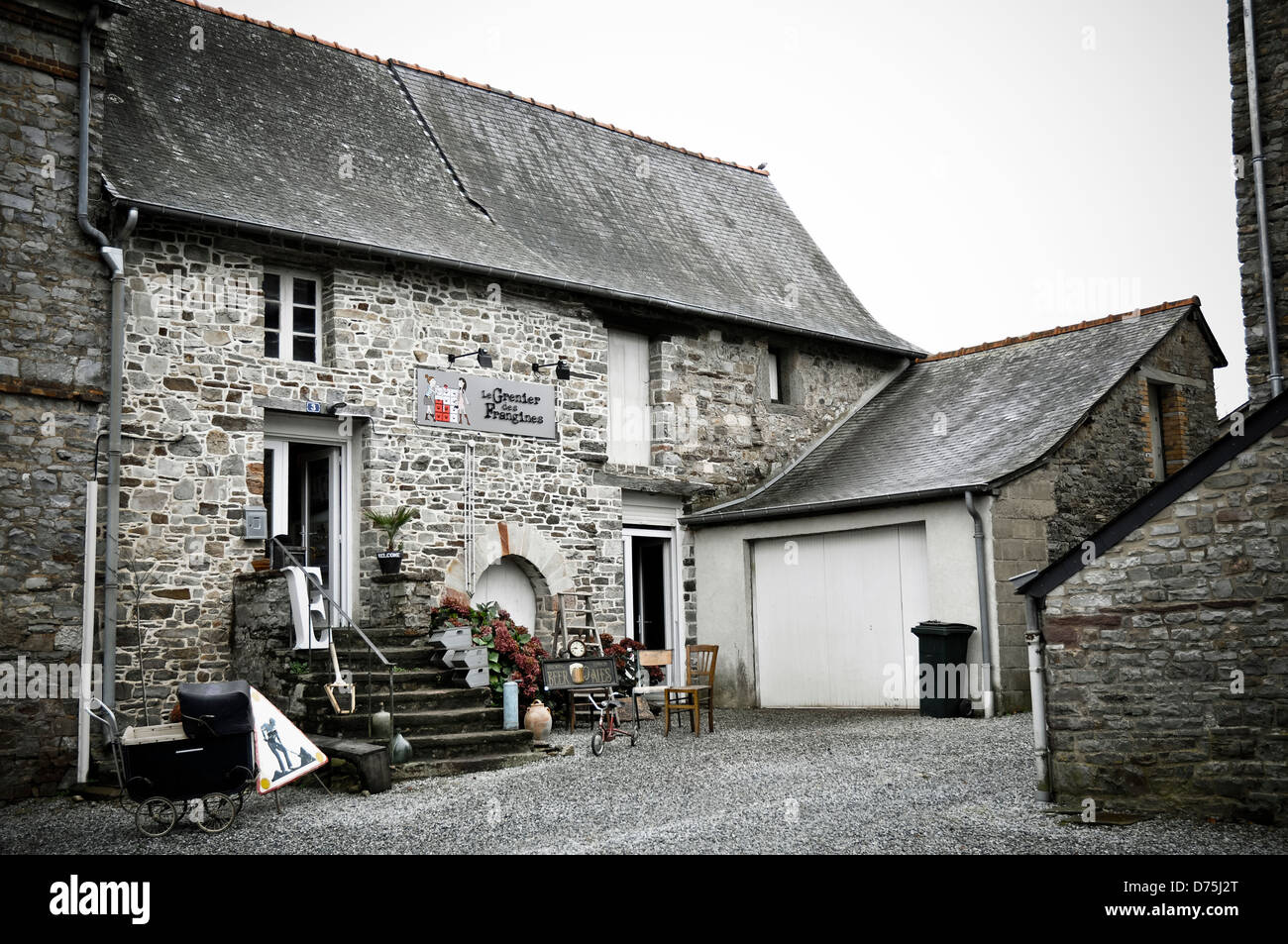 Classic french house in hi-res stock photography and images - Alamy