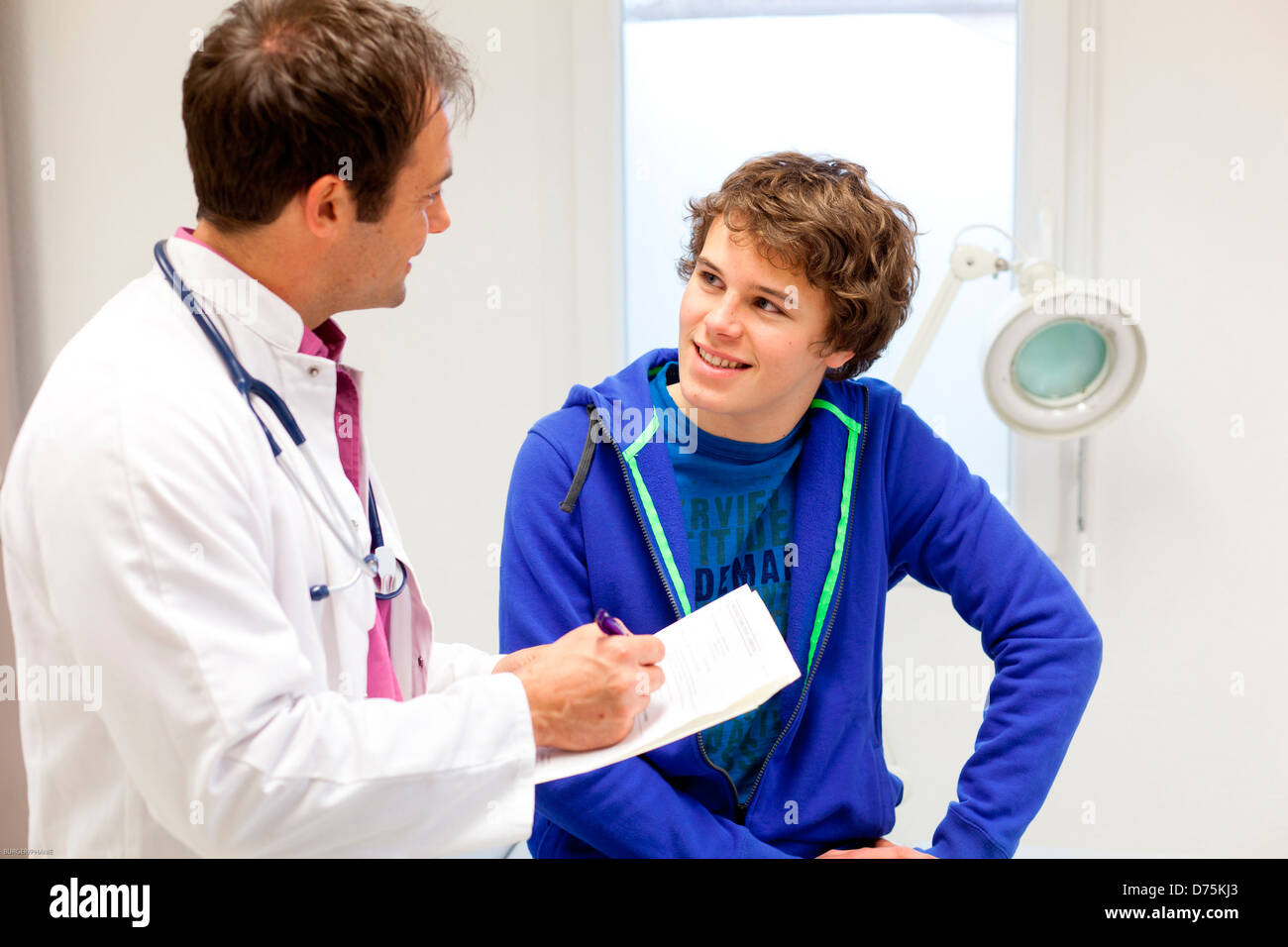 Doctor talking with teenage patient Stock Photo - Alamy