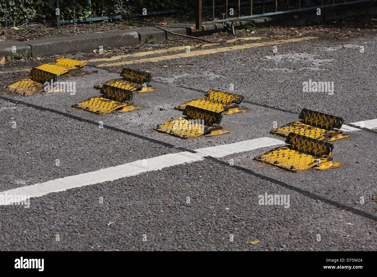 Road mounted traffic control barrier mounted in the highway to ensure ...