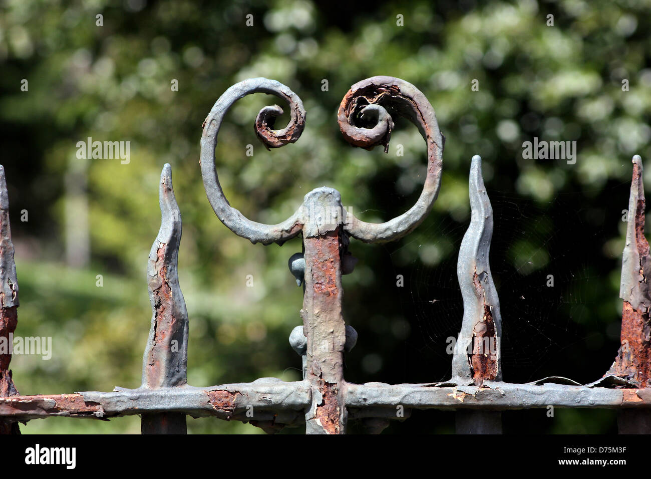 Old metal railing detail hi-res stock photography and images - Alamy