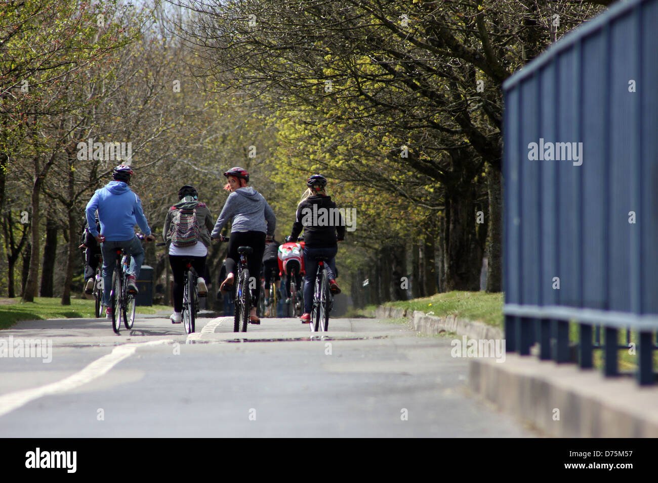 Group cycle hi-res stock photography and images - Alamy