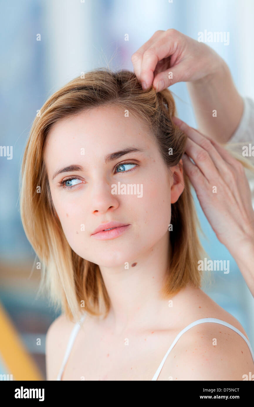 Examination of the scalp hi-res stock photography and images - Alamy
