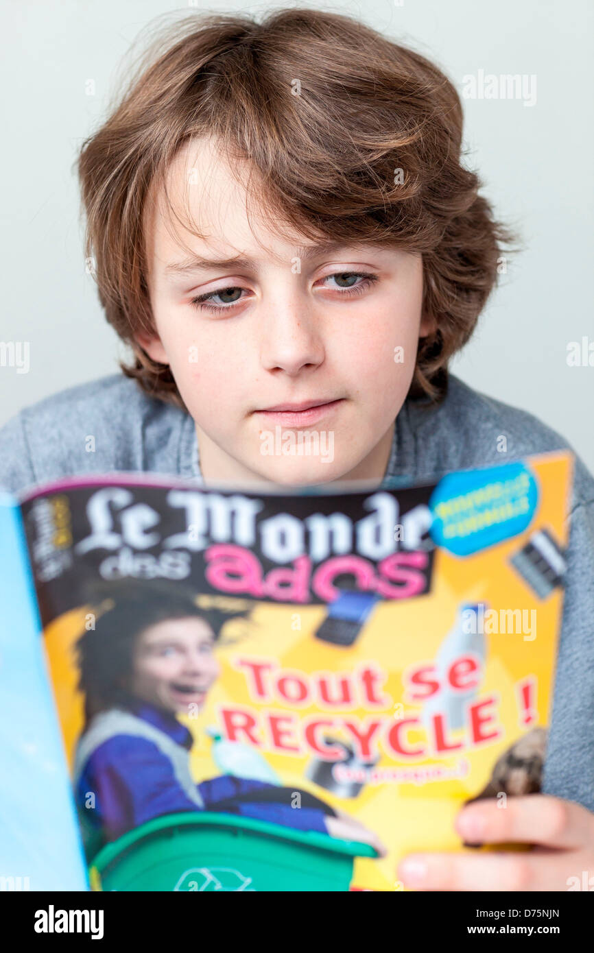 Magazine boy hi-res stock photography and images - Alamy