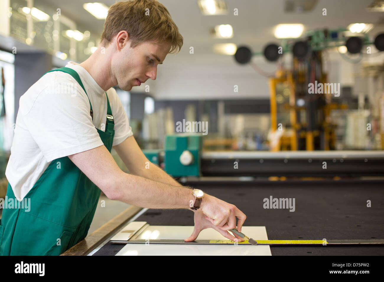Glass worker hi-res stock photography and images - Alamy