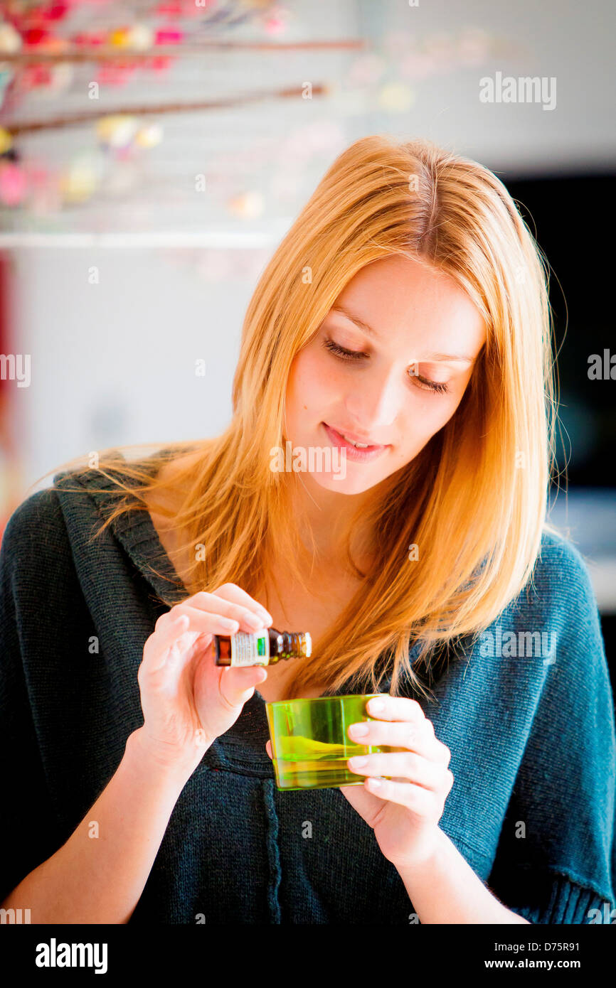 Woman oil essential 40 hi-res stock photography and images - Alamy
